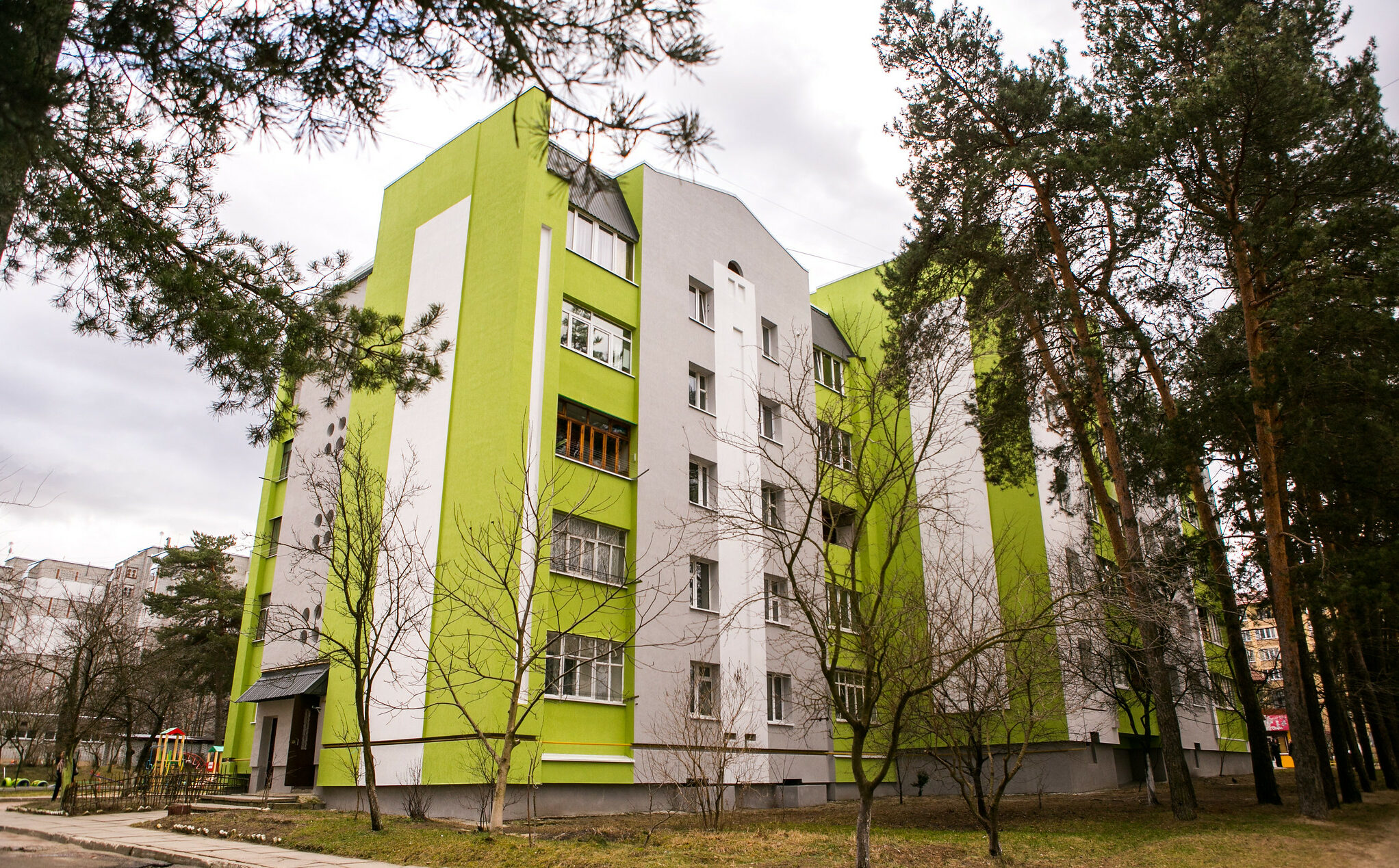 EIB delivers almost €100 million to Ukraine for recovery projects - EU ...