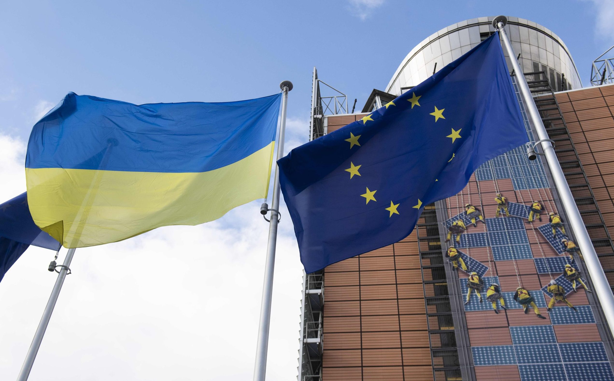 European Parliament approves €90 billion Ukraine support loan package ...